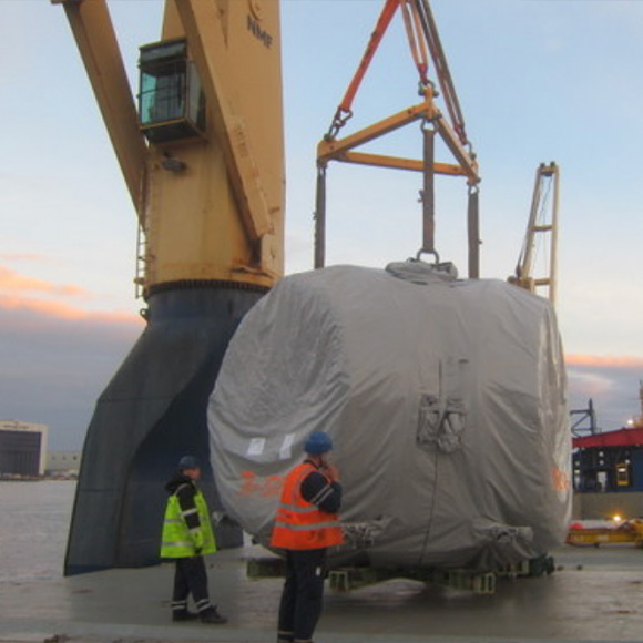 Hub on deck cover solution for Nordex